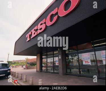 Exterior of a Tesco Supermarket, Nottingham, in 1986. East Midlands, UK ...
