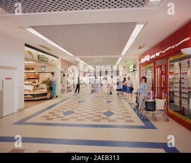 Crystal Peaks Shopping Centre in Sheffield, in 1988, South Yorkshire ...