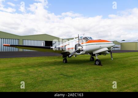 Beech H-18 Tri-Gear N700NT Stock Photo - Alamy