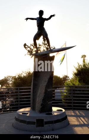 Pictures of the statue nicknamed the Cardiff Kook in Carlsbad ...