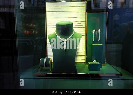 Window shopping at Graff in New Bond Street, London, UK Stock Photo - Alamy