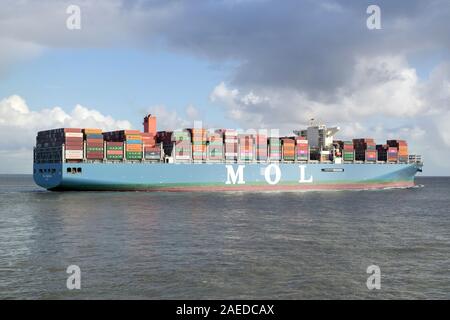 MOL (Mitsui OSK Lines) shipping container vessel leaving the San Stock ...