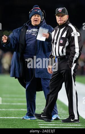 Line judge Rusty Baynes (59) at work during an NFL football game ...