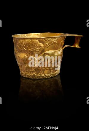 Vapheio (Vaphio or Vafio) Mycenaean gold cup depicting a wild bull hunt ...