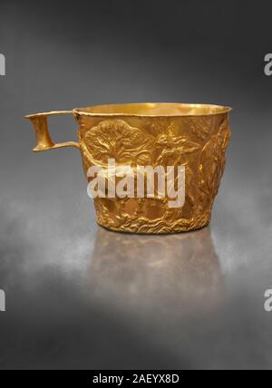 Vapheio (Vaphio or Vafio) Mycenaean gold cup depicting a wild bull hunt ...