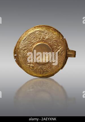 Mycenaean gold cup depicting octupuses in a marinescape from the ...