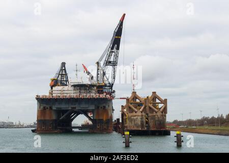 The Heerema Thialf Marine Heavy Lift Construction Crane Barge Stock ...