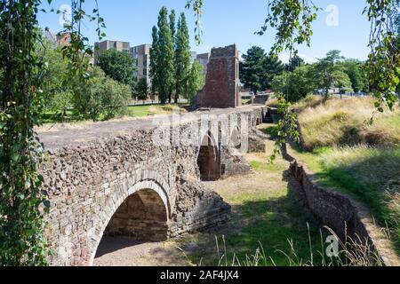 MEDIEVAL BRIDGE EXETER Stock Photo - Alamy