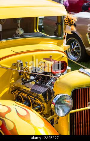 A custom built Ford Engine at a car show Stock Photo - Alamy