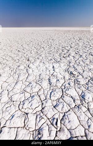 Salt Pan, Makgadikgadi Pans, Kalahari Desert, Botswana Stock Photo - Alamy