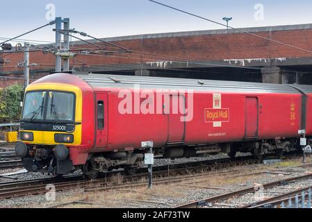 The British Rail Class 325 is a 4-car dual-voltage 25 kV alternating ...