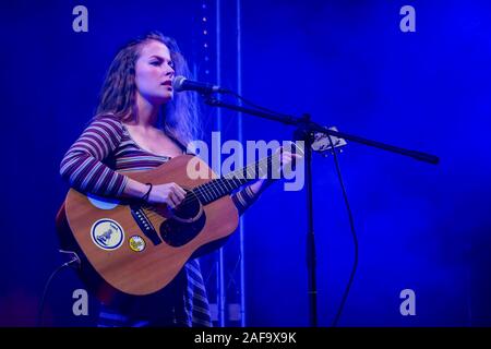Singer songwriter Katherine Priddy, performance Stock Photo - Alamy