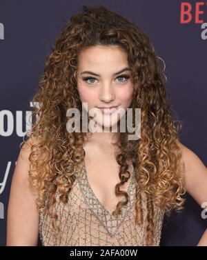 LOS ANGELES - DEC 4: Sofie Dossi at the 2022 Streamy Awards at Beverly ...
