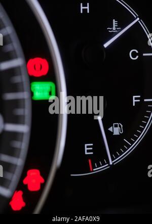 Empty fuel tank sign on modern car dashboard Stock Photo - Alamy