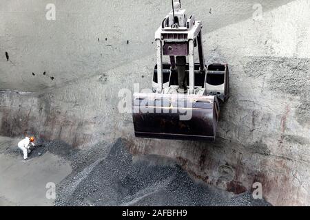 clinker unloading from a vessel container Stock Photo - Alamy