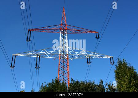 Mast, Gittermast, Strommast, Hochspannungsmast, Hochspannungsleitung ...
