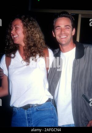 Luke Perry and Minnie Sharp at the Premiere of 'True Romance', Mann's ...