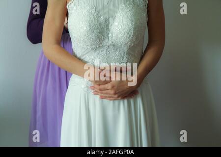 Young pregnant bride Stock Photo - Alamy