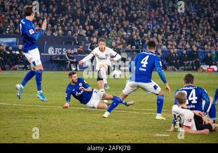 from left: Bastian Oczipka (Frankfurt), Vincenzo Laquinta, Makoto ...