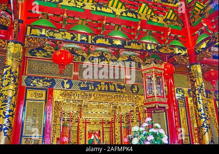 The ceiling pattern of a traditional Chinese Temple. Shot in the Summer ...