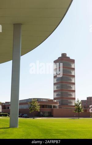 SC Johnson research tower by Frank Lloyd Wright in Racine Wisconsin ...