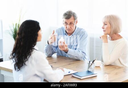 Elderly couple with pills Stock Photo - Alamy