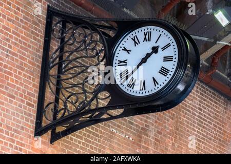 Old Vintage Clock At Piccadilly Station At Manchester England 2019 ...