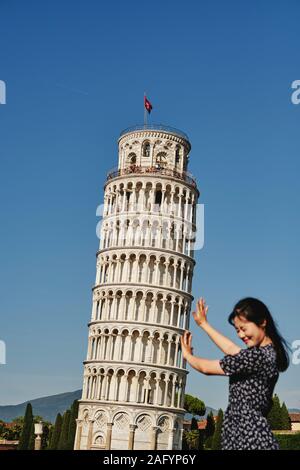 Summer tourists enjoying the Leaning Tower of Pisa in the Piazza dei ...
