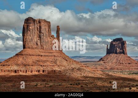 The iconic Mitten Butte rock formations of Monument Valley, in a colour ...