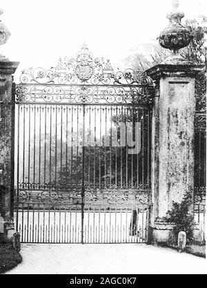 Iron Gates Entrance to Trinity College, Oxford Stock Photo - Alamy