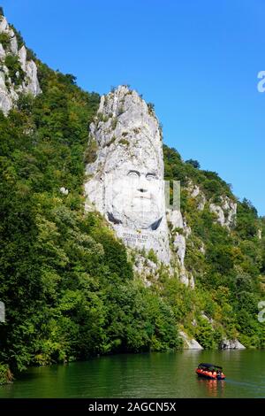 Statue of the Daker King Decebalus on the banks of the Danube, Dubova ...