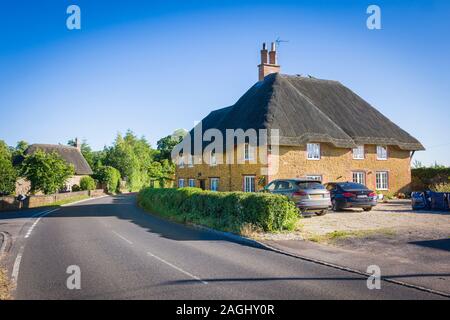 Historic thatched cottages at village of Sandy Lane, Wiltshire, England ...