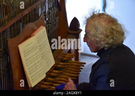 Carilloneur playing the Carillon at Kirk of St Nicholas (Mither Kirk ...