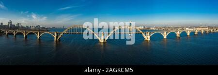 Railway bridge on the Dnieper River in Kiev Ukraine Stock Photo - Alamy