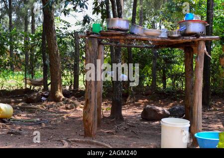 traditional african cooking pots and pans Stock Photo - Alamy