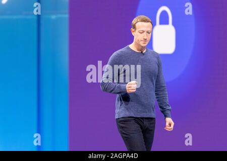 Mark Zuckerberg delivers the keynote speech at Facebook's F8 Developers ...