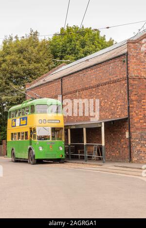 Wolverhampton CT 433, DUK833, a 1946 Sunbeam W trolleybus, electric ...