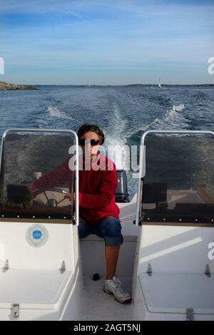 woman driving a speed boat on lake Stock Photo - Alamy