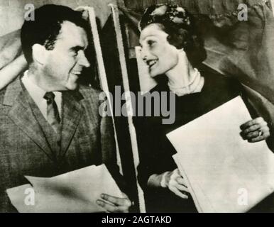 U.S. President Richard Nixon and his wife, Pat, Portrait at White Stock ...