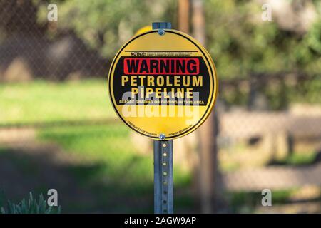 danger, do not dig, gas pipeline, sign Stock Photo - Alamy