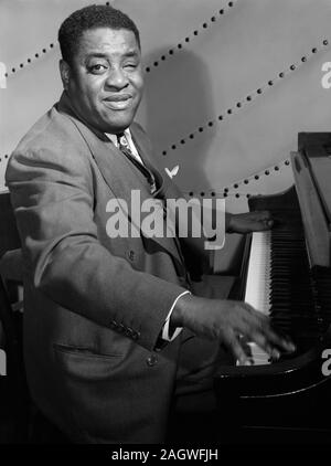 A portrait of jazz pianist Art Tatum taken at the Vogue Room in New ...