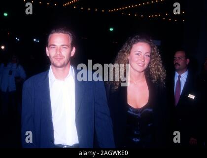 Luke Perry and Minnie Sharp at the Premiere of 'True Romance', Mann's ...