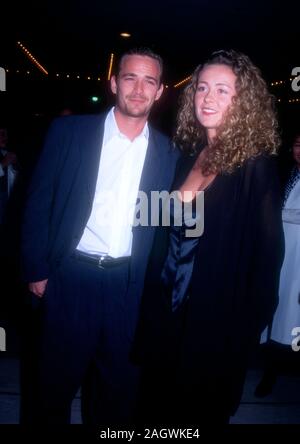 Luke Perry and Minnie Sharp at the Premiere of 'True Romance', Mann's ...