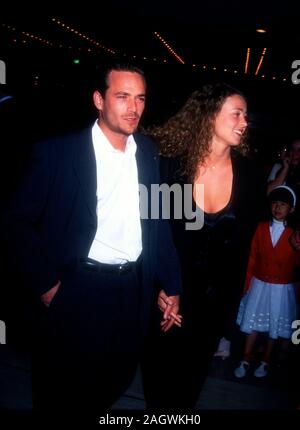 Luke Perry and Minnie Sharp at the Premiere of 'True Romance', Mann's ...