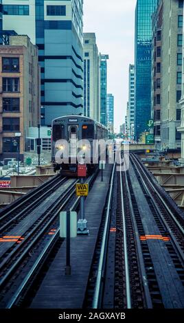The Loop elevated railway in the neighbourhood of the same name ...