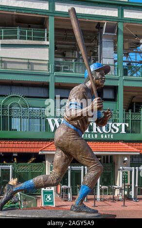 Chicago, Illinois, USA. The statue of Chicago Cubs Hall-of-Famer Billy ...