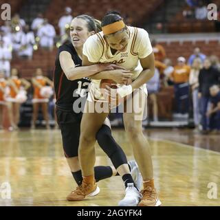 Stanford guard Lexie Hull (12) brings the ball up court against Oregon ...