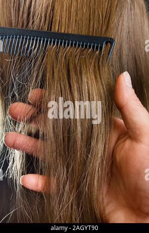 Human hand holding hair comb Stock Photo - Alamy