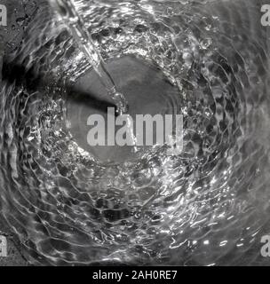 SCIENCE, PHYSICS, FLUIDS, Macro Photograph of a round waterflow pattern ...