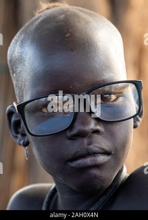 Portrait of Mundari tribe girl, Central Equatoria, Terekeka, South Sudan Stock Photo - Alamy